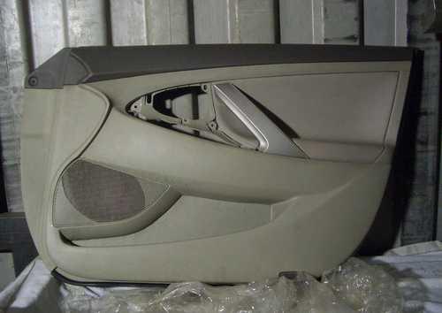 Обшивка бежевая пер правой двери Toyota Camry V40