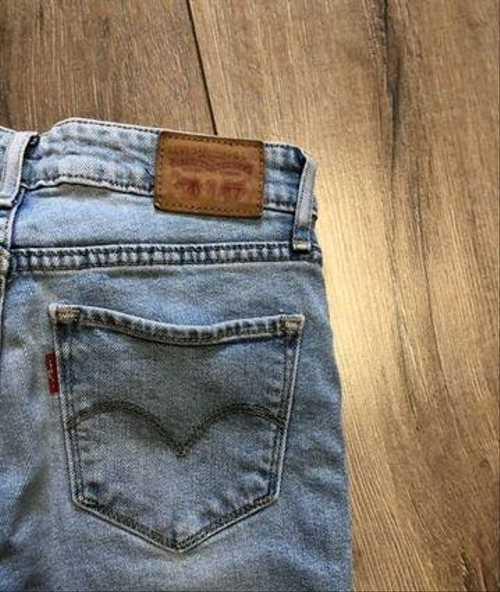 Джинсы Levis