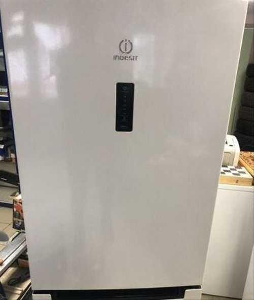 Холодильник Indesit DF5160W
