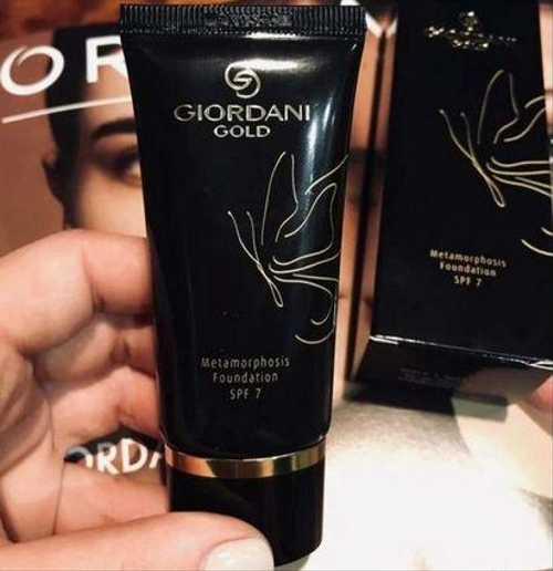 Тональная основа Giordani Gold матирующая пудровая
