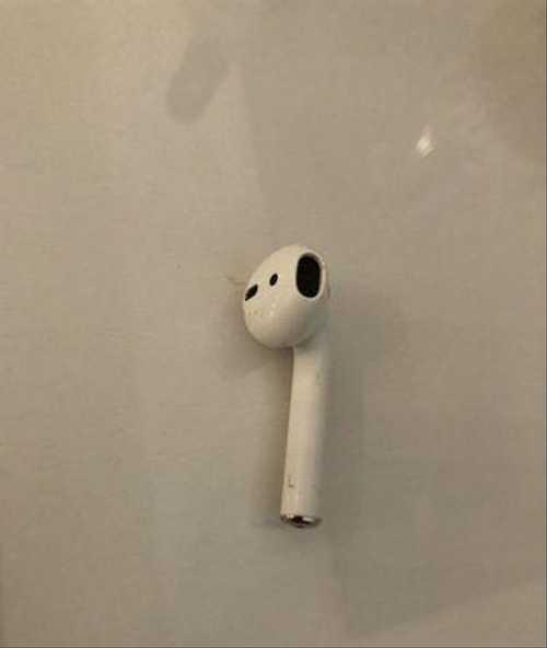 Левый наушник earpods