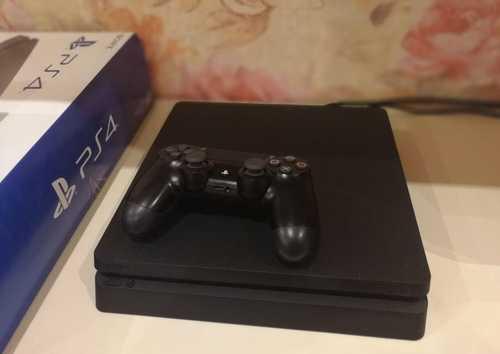 Продам игровую приставку Sony PS4