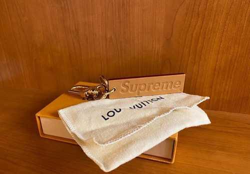 Брелок Louis Vuitton Supreme