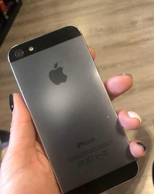 Телефон iPhone 5
