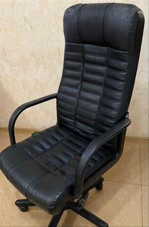 Кожанное кресло (стул офисный)