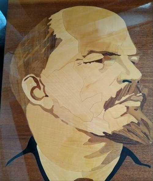 Деревянное панно В.И. Ленин