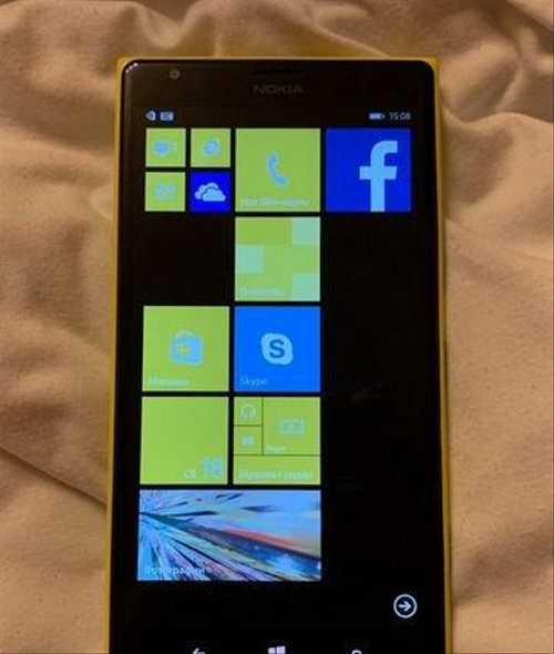 Телефон Nokia Lumia 1520 желтый