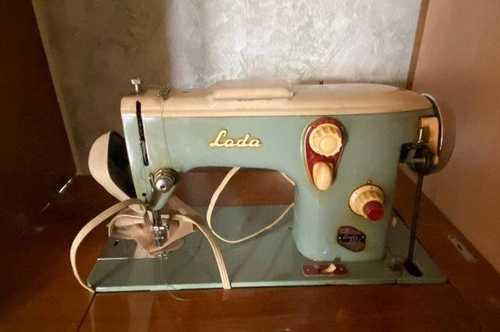 Швейная машинка LADA