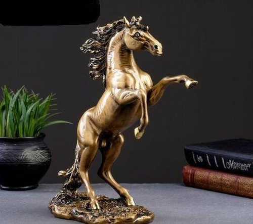 Конь лошадь из полистоуна (камень ) под бронзу