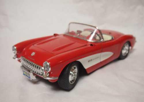 Модель автомобиля Chevrolet Corvette (1957) 1:18