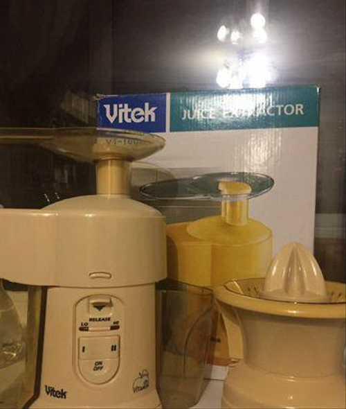 Соковыжималка Vitek VT-1600 Vitamin