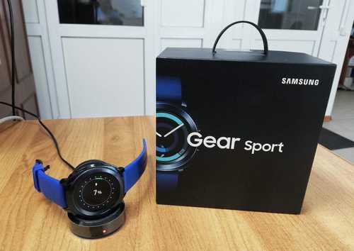 Часы фитнес-трекер Samsung Gear Sport