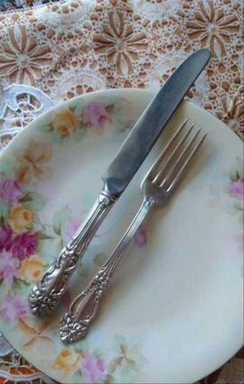 Посеребренные столовые нож и вилка