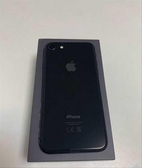 Телефон iPhone 8