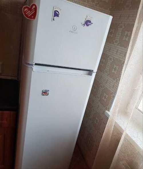 Холодильник Indesit TIA 16 бу