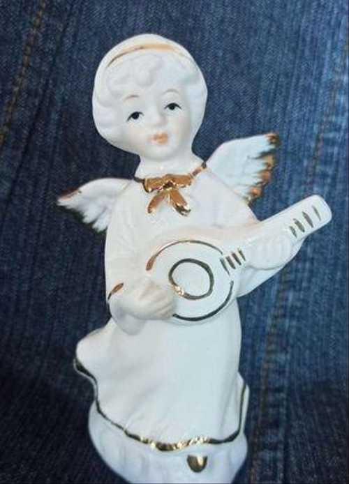 Статуэтка ангелочек с гитарой