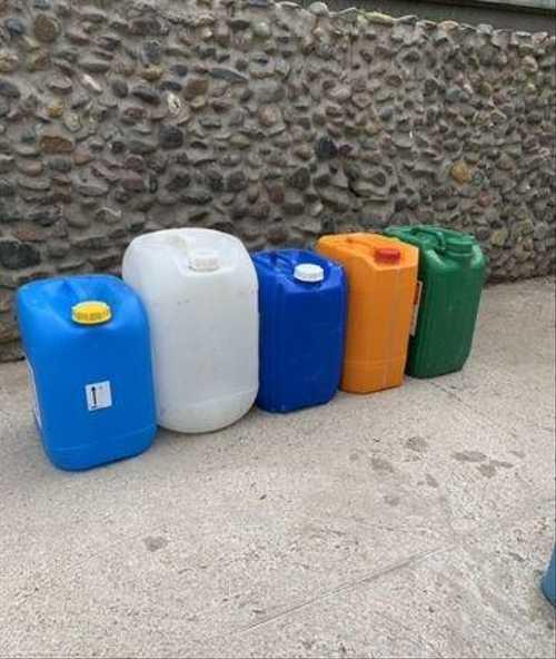 Канистра пластиковая 20-30 литров в асортименте