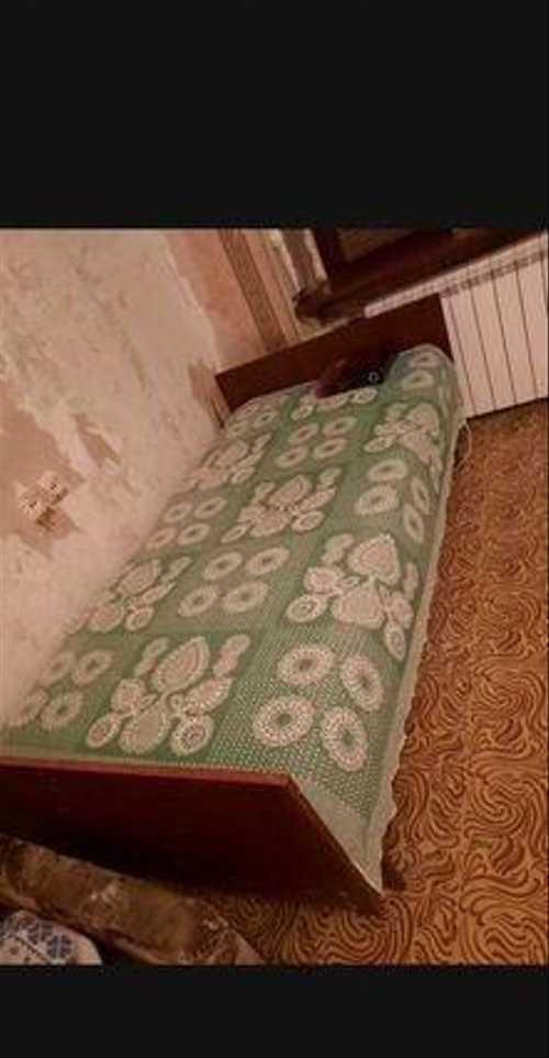 Кровать полутороспальная бу с матрасом