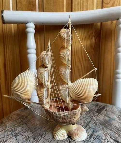 Корабль из морских ракушек