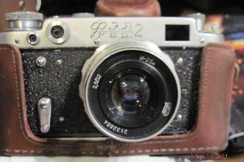 Пленочный фотоаппарат фэд-2 и фотовспышка Чайка