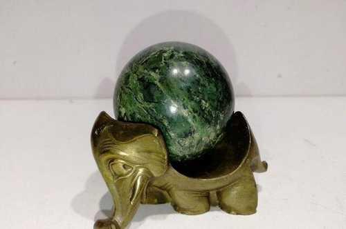 Статуэтка бронзовая Слон бронза камень шар Змеевик