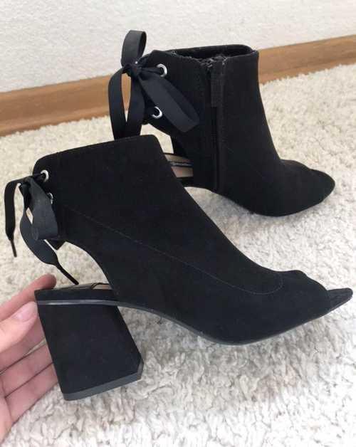 Ботильоны, босоножки Stradivarius на толстом каблу