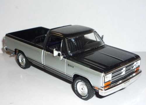 Модель автомобиля Dodge RAM PicUP, м.1:43