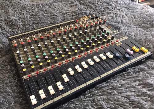Микшерский пульт Soundcraft EFX12