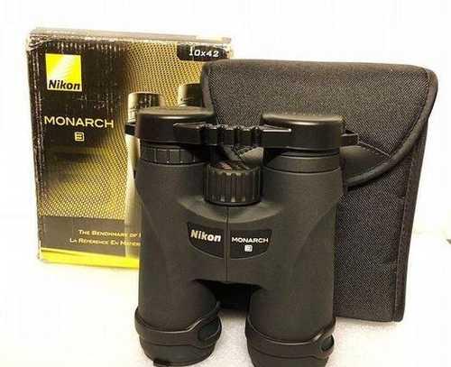 Бинокль Nikon Monarch 10х42