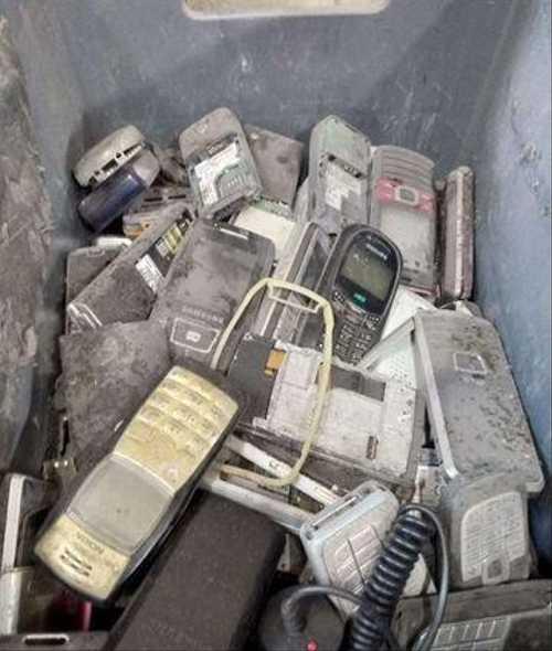 Коллекция старых телефонов и запчасти
