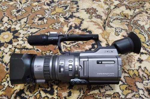 Продаётся видеокамера Sony DCR-VX2100E