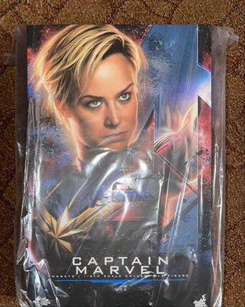 Hot Toys MMS575 Captain Marvel