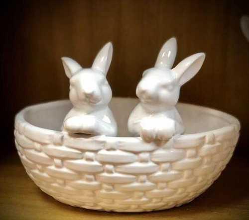 Пасхальная посуда с кроликами