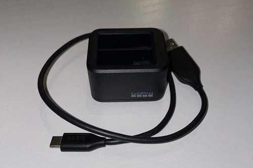 Зарядное устройство для двух аккумуляторов GoPro