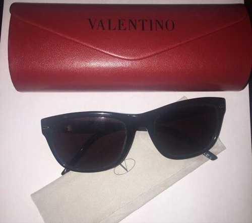 Очки Valentino