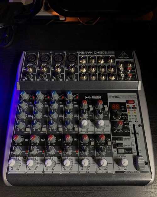 Микшерный пульт Behringer qx1202usb