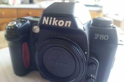 Пленочный фотоаппарат Nikon F80 с объективом Sigma