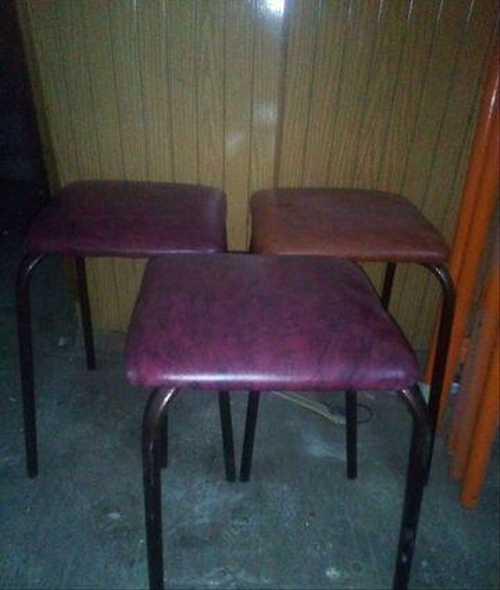 Три табуретки,барный стул,тумба под мусор,столики