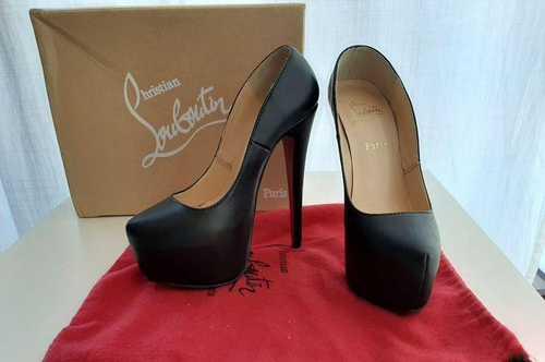 Продам классические туфли Christian Louboutin