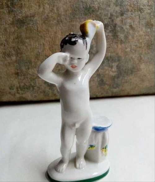 Фарфоровая статуэтка Утро - мальчик с кружкой