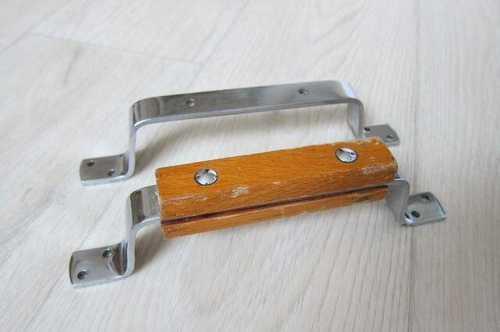 Ручка дверная металлическая с деревянной накладкой