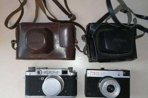 Плёночные советские фотоаппараты с чехлами