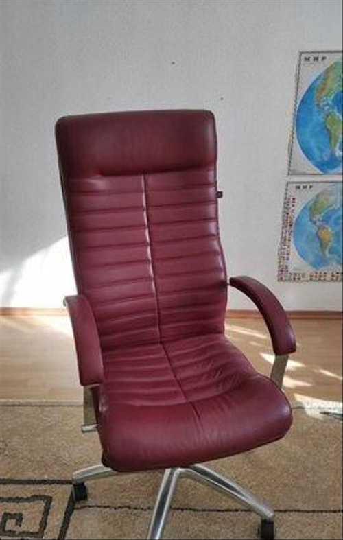 Кресло офисное кожаное с качалкой б/у