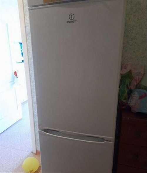 Холодильник бу,индезит