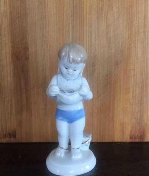 Фарфоровая статуэтка Девочка с рыбкой (лфз)