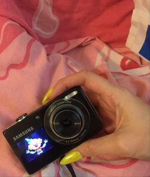 Цифровой фотоаппарат для селфи