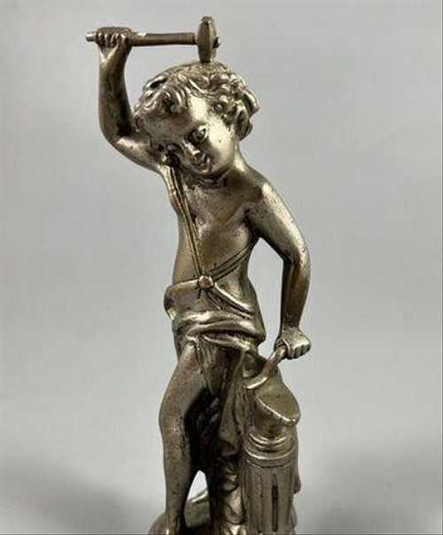 Скульптура мальчик кузнец. Европа