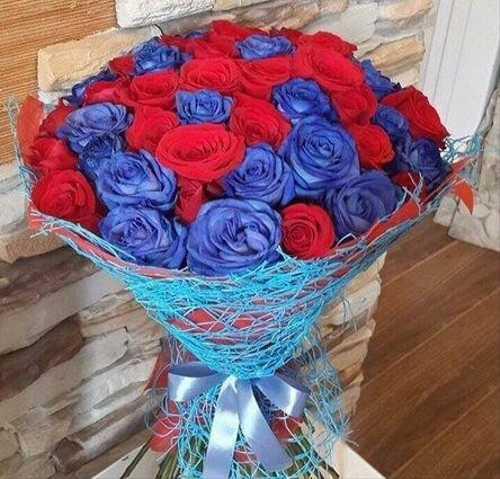 Букет из 51 красной +синяя роза