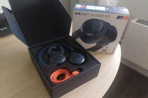 Почти новые наушники JBL Live 650BT в коробке