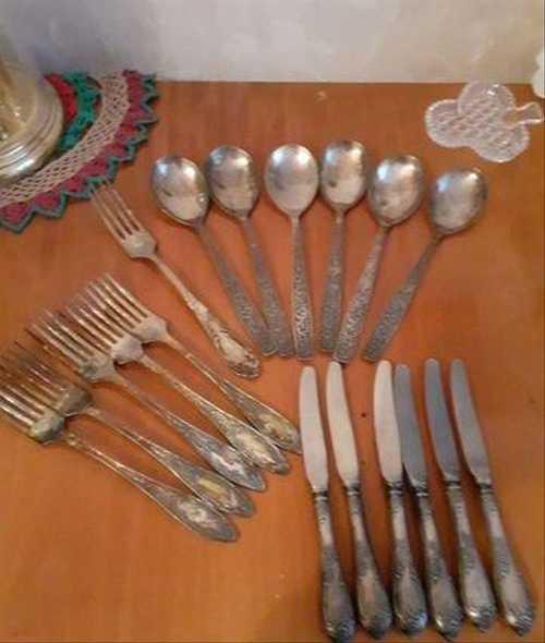 Мельхиоровые столовые ложки, вилки, десертные ножи